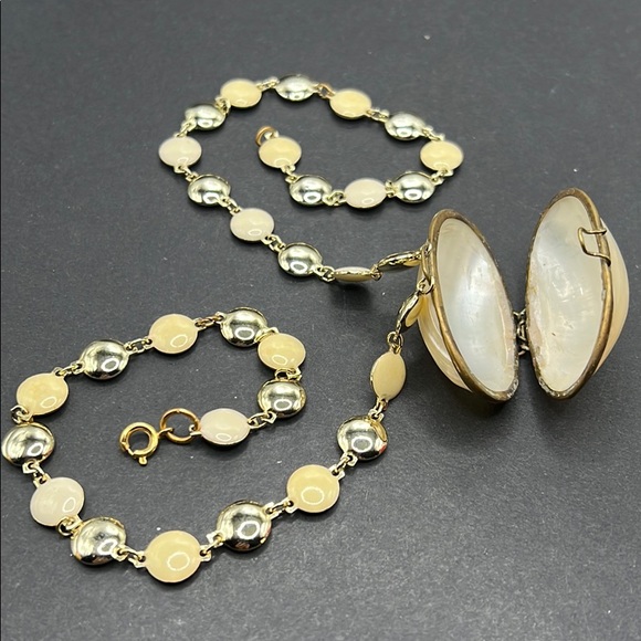 Vintage | Jewelry | Vintage Shell Locket Necklace Enamel Chain | Poshmark